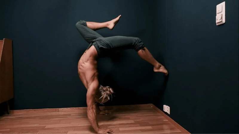 How to Hollowback - Take your handstand to the next level! — BERG MOVEMENT