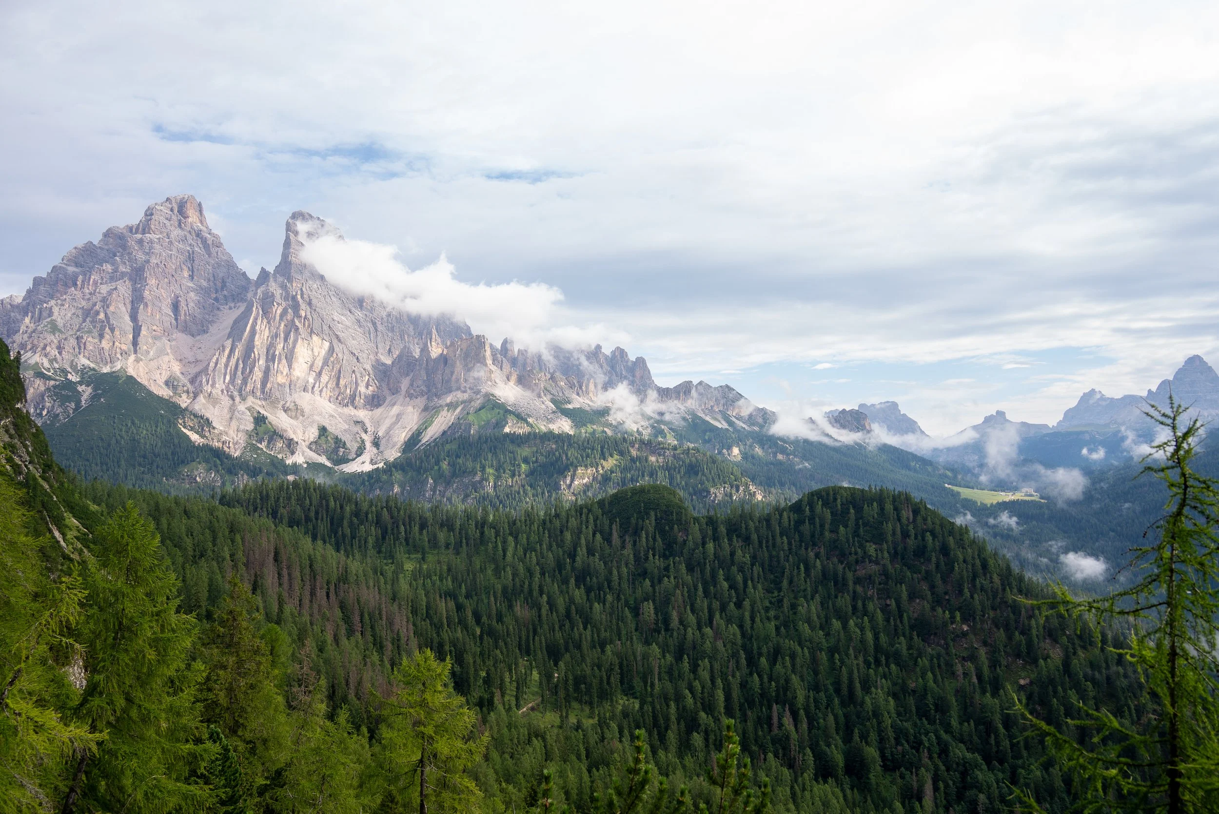 Hiking the Dolomiti Trail: 100 km Hut‑to‑Hut trek through the Dolomites ...