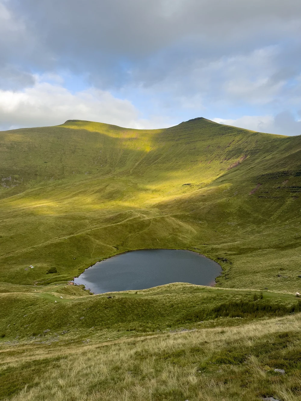 Cwm Llwch Horseshoe hike Guide - the Best Route up Pen y Fan — Oh What ...