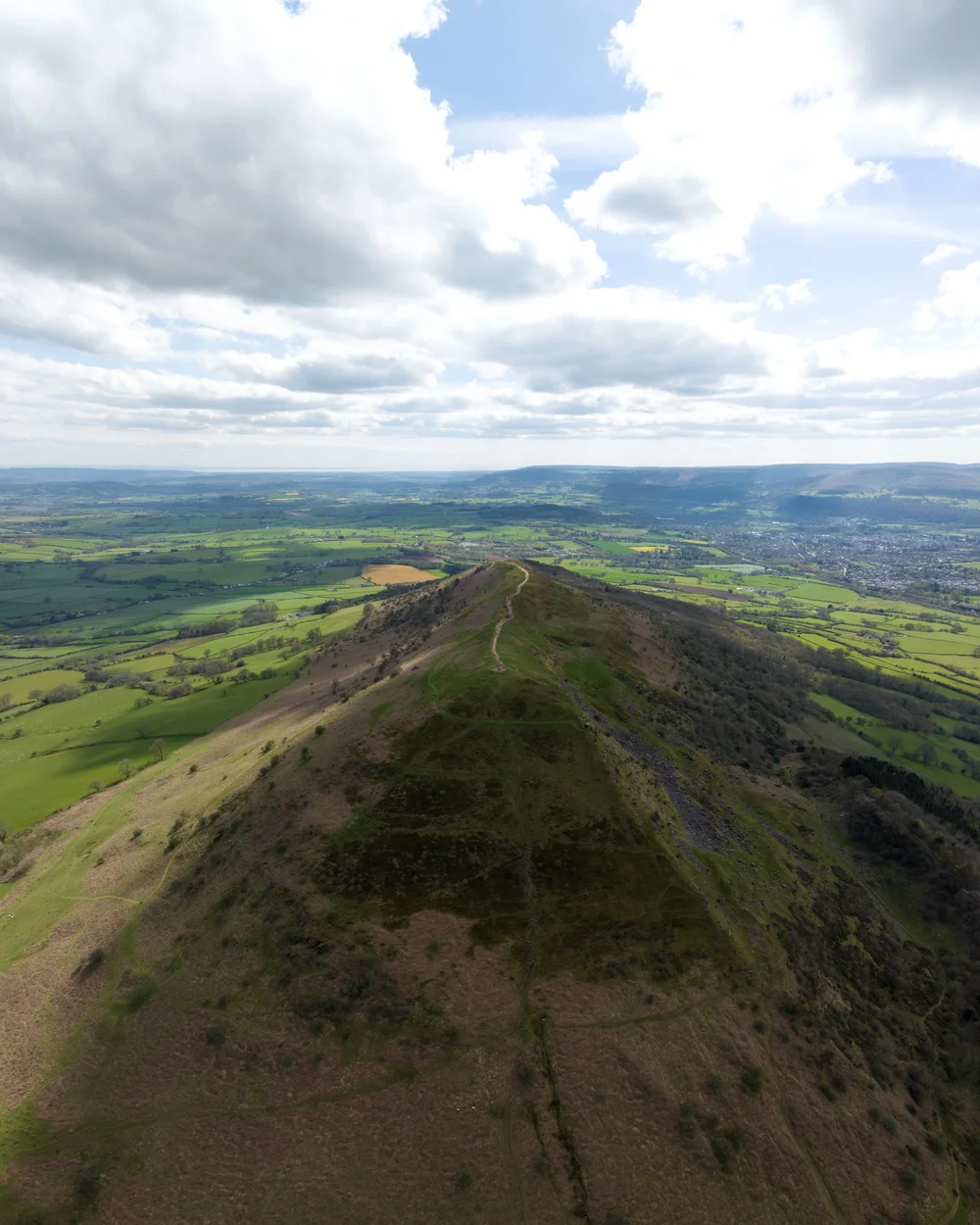 Hiking Ysgyryd Fawr (Skirrid Fawr) in the Brecon Beacons — Oh What A Knight