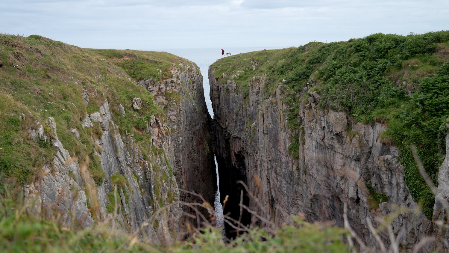 A guide to the Green Bridge of Wales and Stack Rocks | Pembrokeshire ...