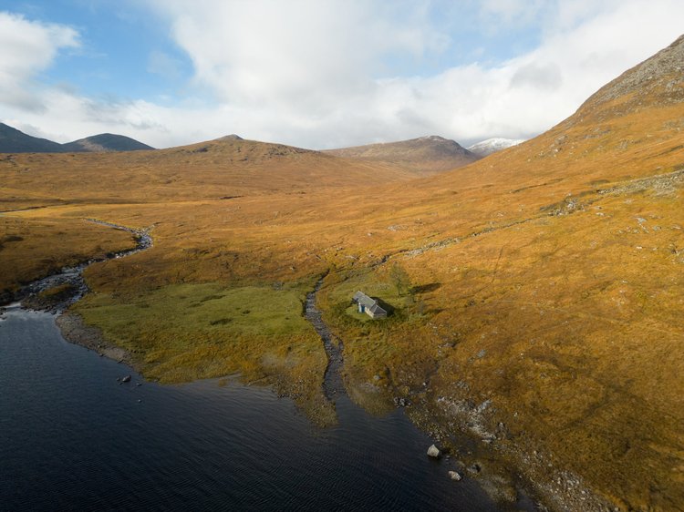 Ben Alder Cottage: Spending a night alone in Scotland's most remote and ...