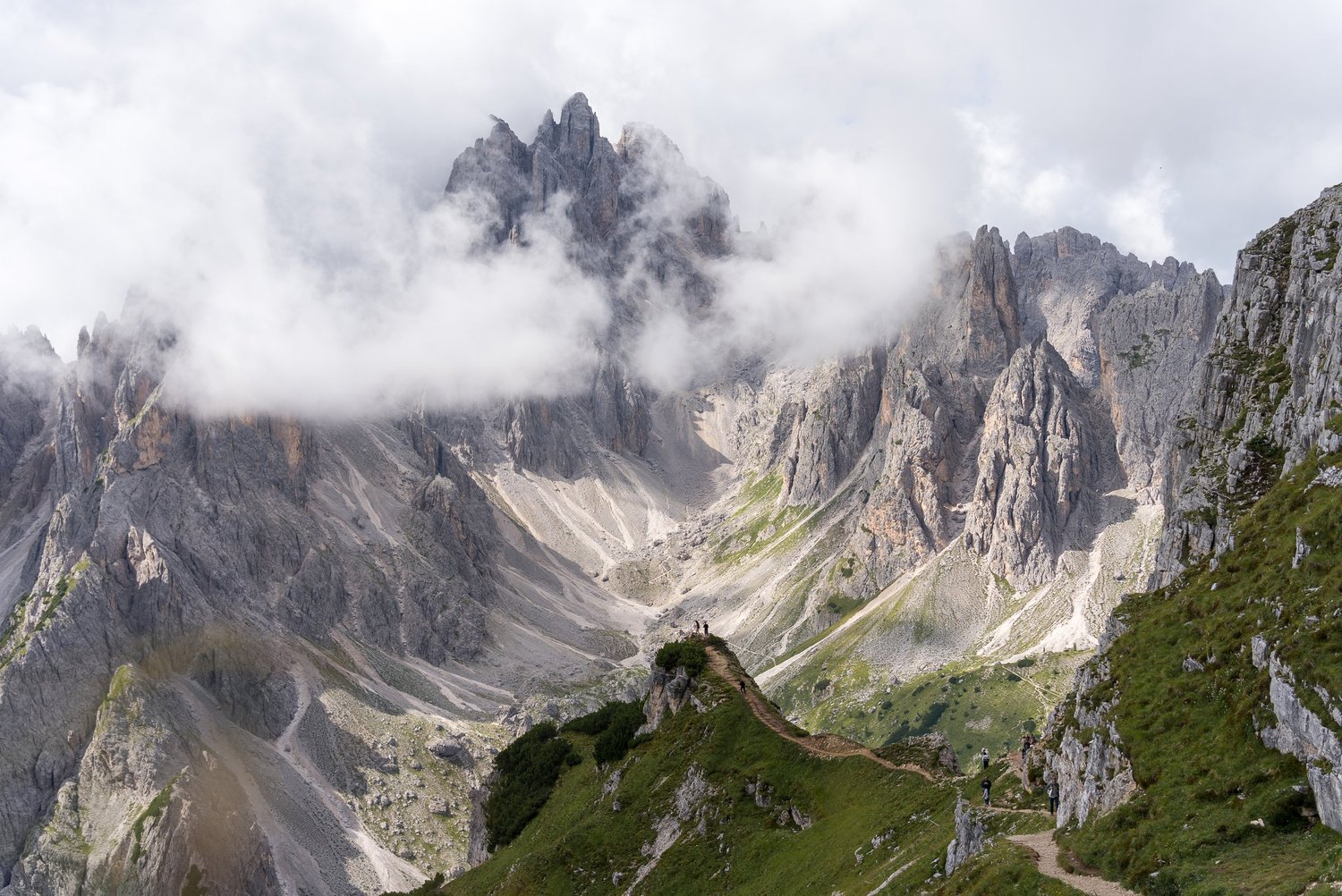 Hiking the Dolomiti Trail: 100 km Hut‑to‑Hut trek through the Dolomites ...