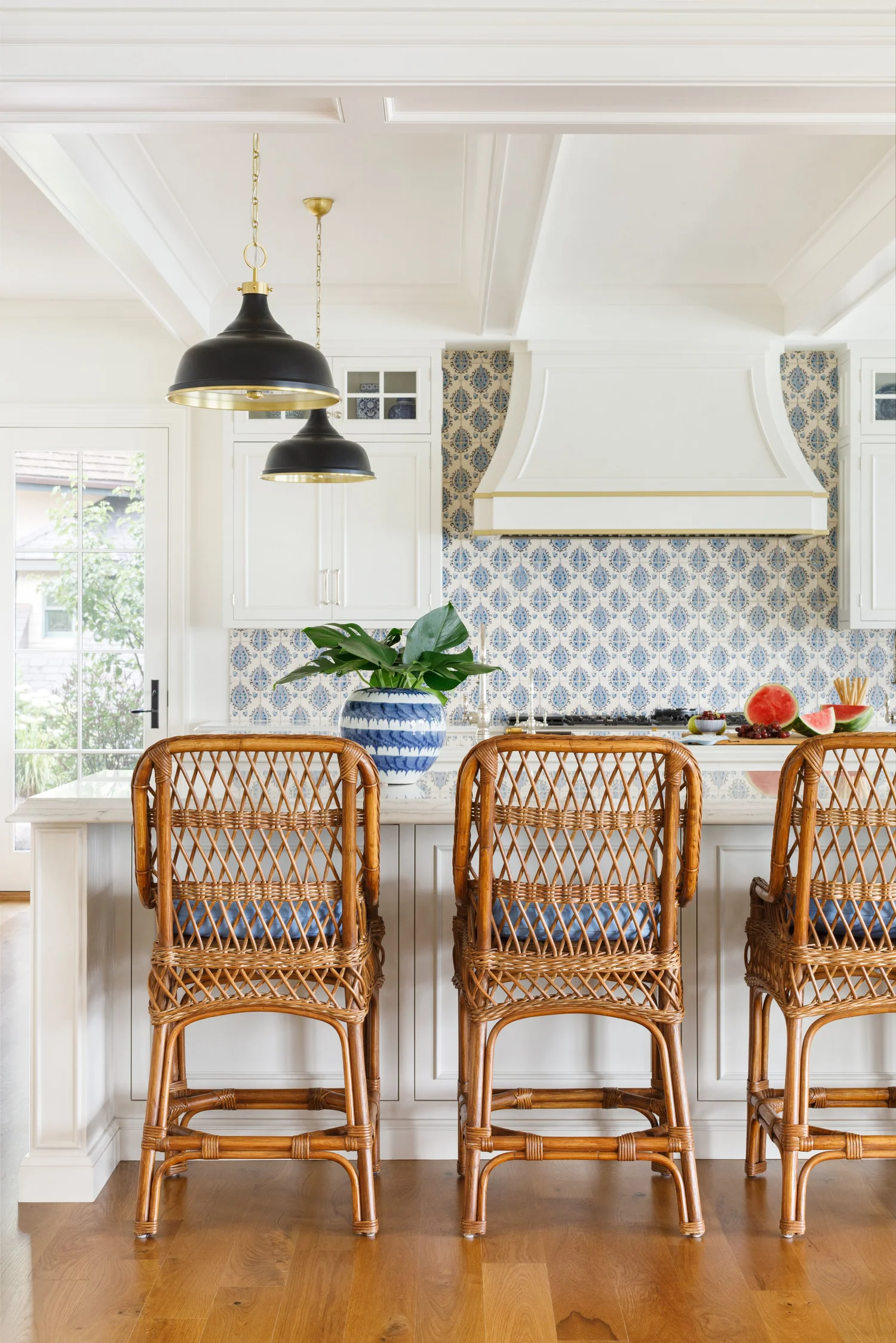 Must-Haves for Your Vacation Home Kitchen Design — North Shore Nest ...