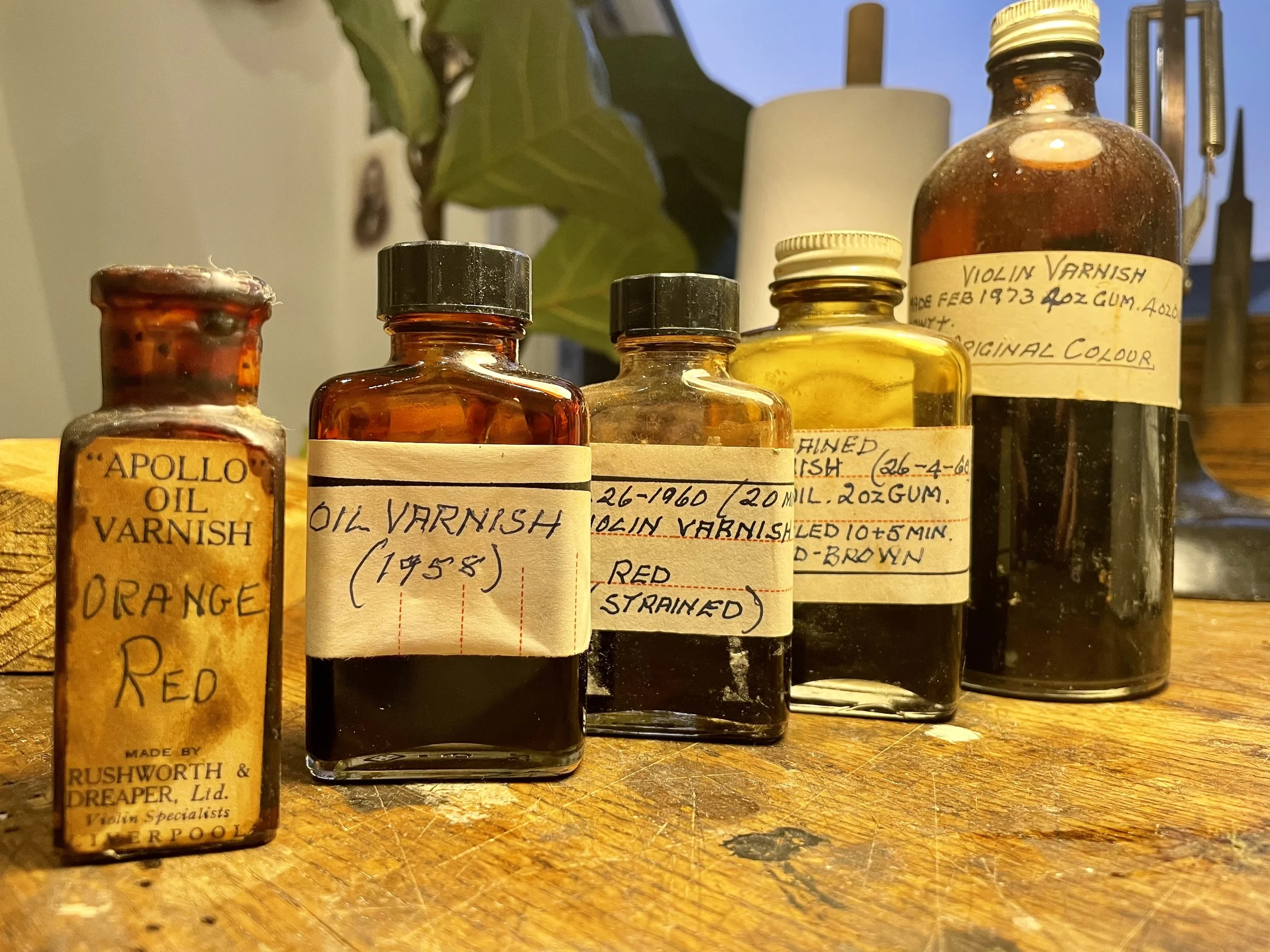 Making a Fine Oil Varnish | Violin Restoration - Ruschil London