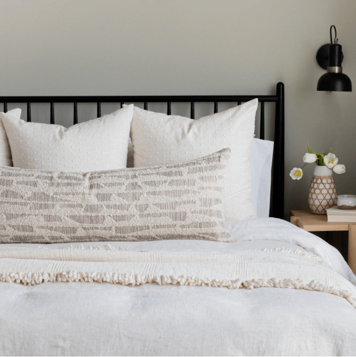 How to Choose the Best Bedding: Fabrics, Layers & Seasonal Tips