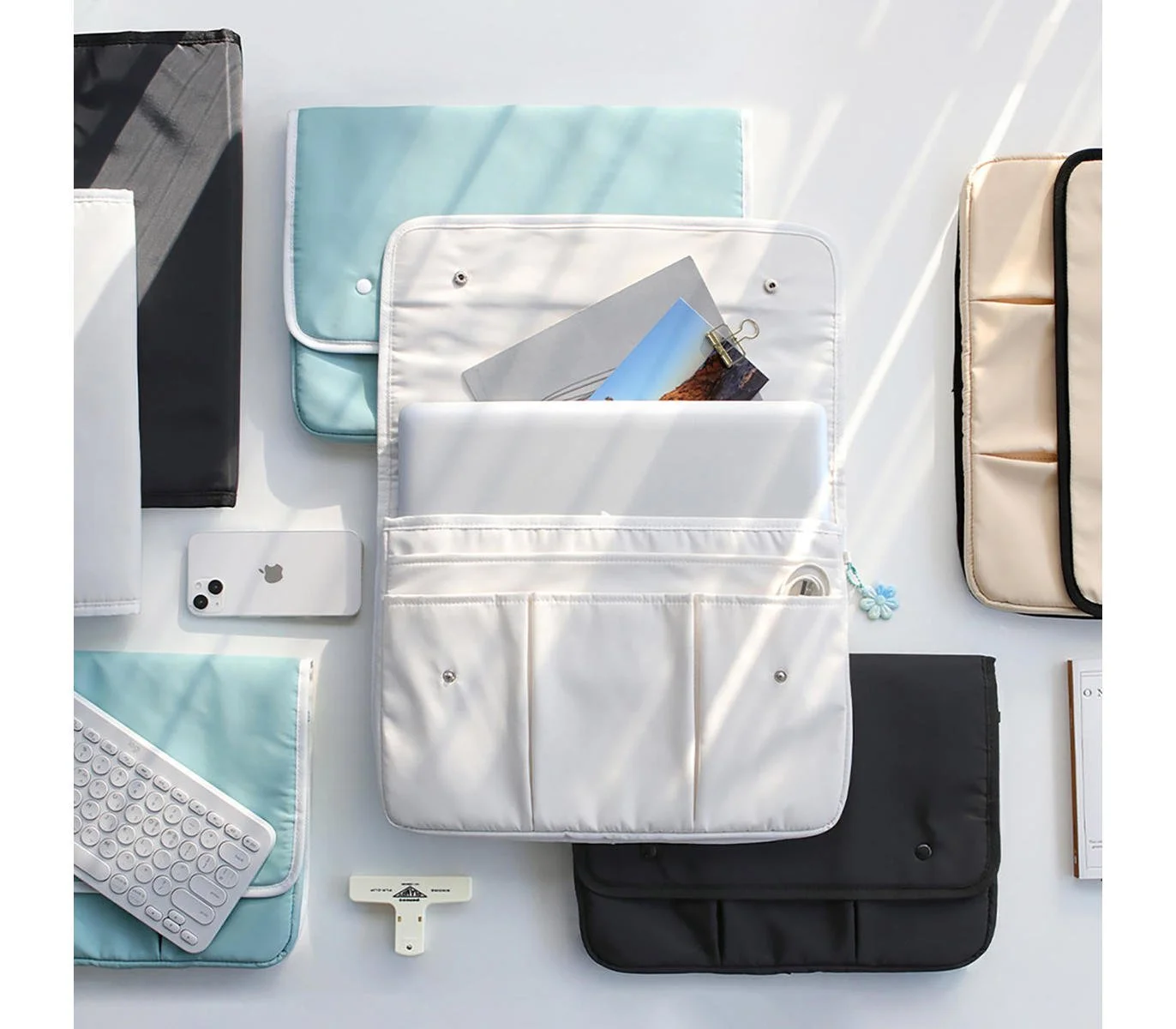 Iconic Multi pocket laptop pouch 13" 03 Beige — KANDS Papelería