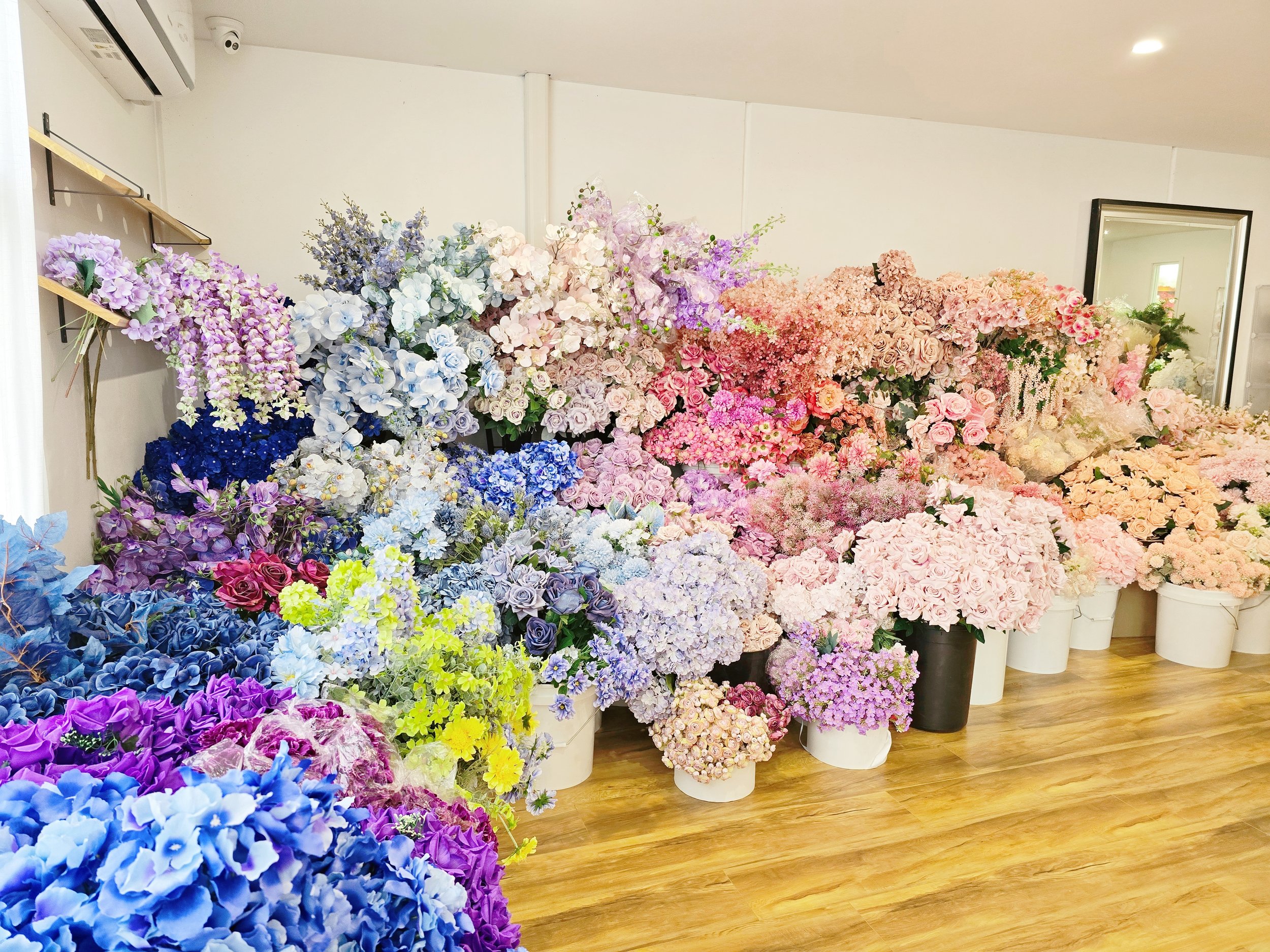 Beautifully handcrafted artificial hand bouquets for wedding