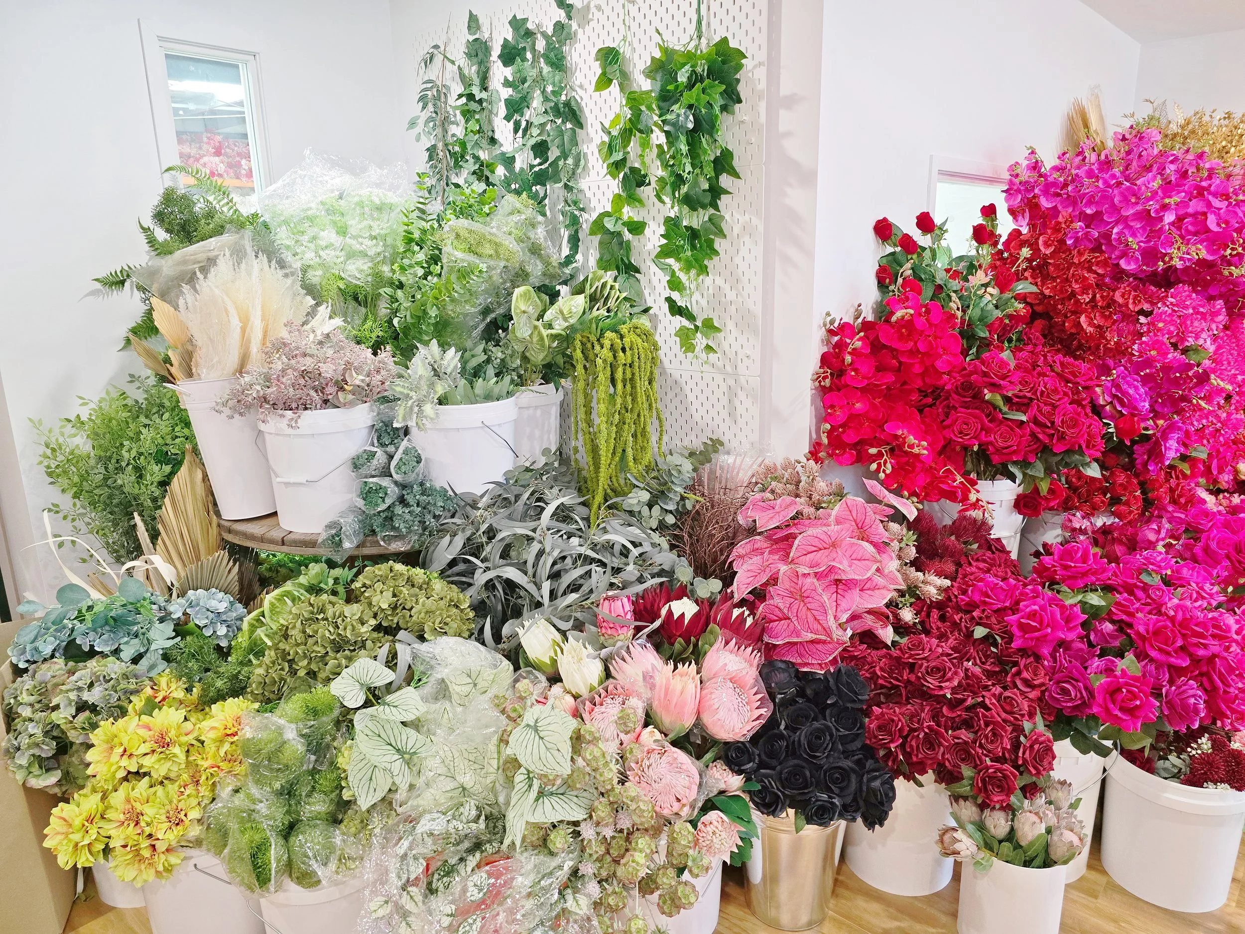 Beautifully handcrafted artificial hand bouquets for wedding