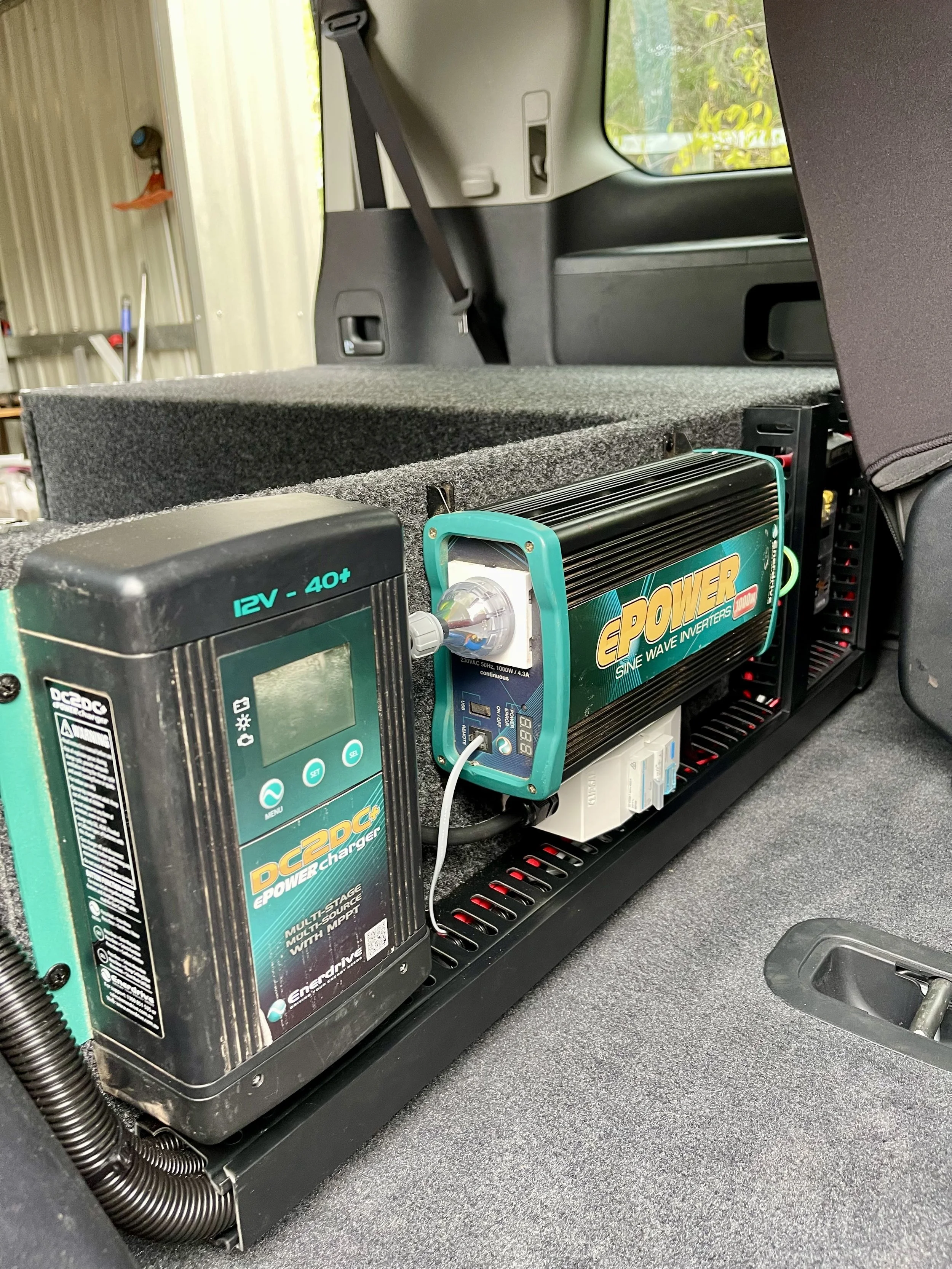 Dual Battery 4WD Touring Setup — Lithium Battery & Solar Power ...