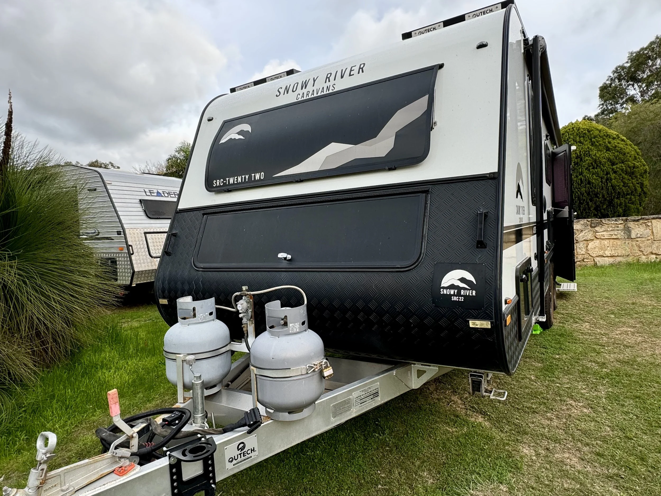 Snowy River Caravan 12V & 240V lithium & solar electrical upgrade ...