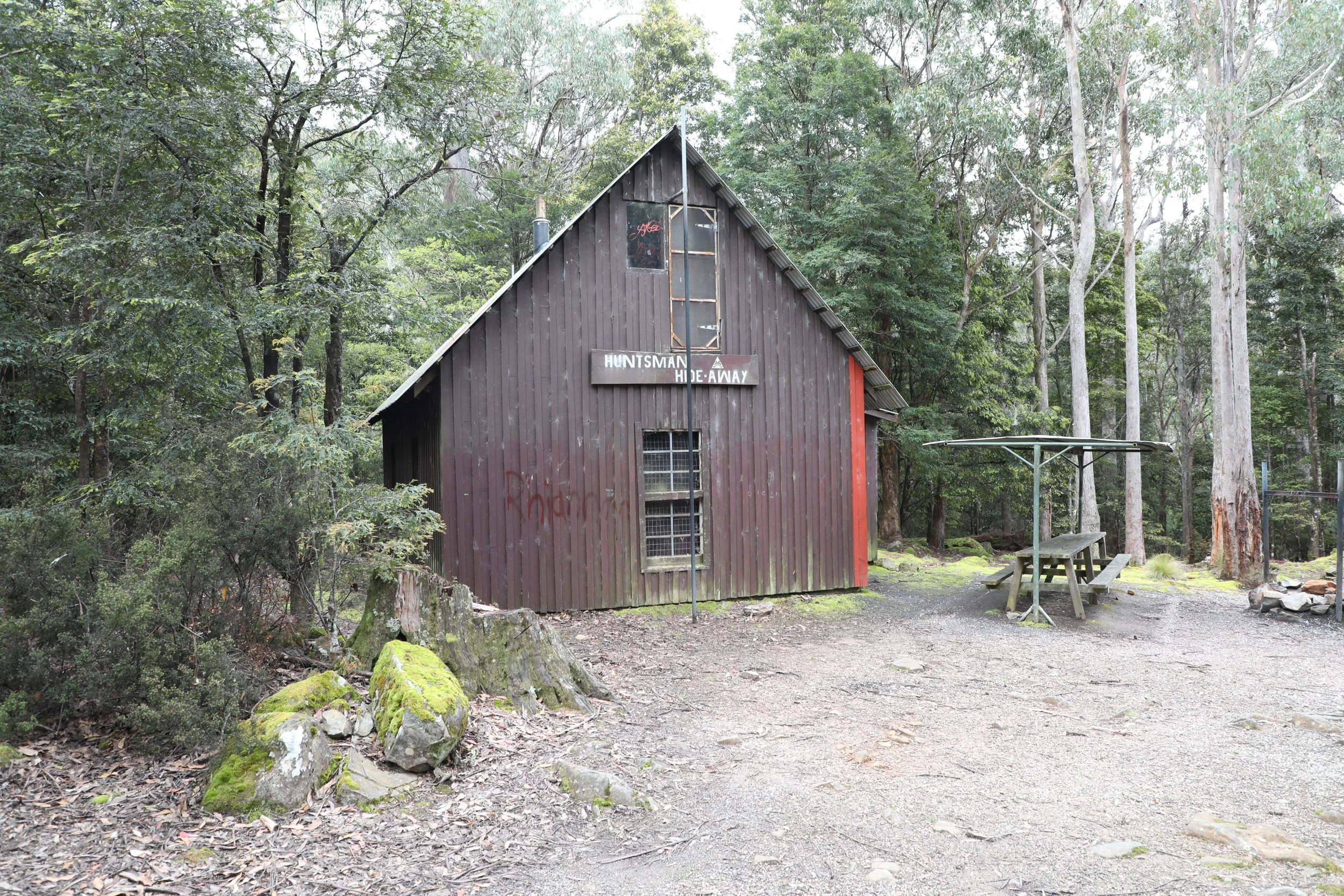 Huntsman Hide-away — Mountain Huts Australia