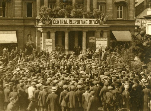 Pals, street shrines and Zeppelin raids: Hull in the First World War ...