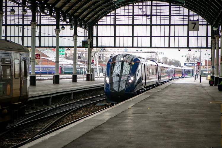 Hull Trains report into service benefits — The Hull Story