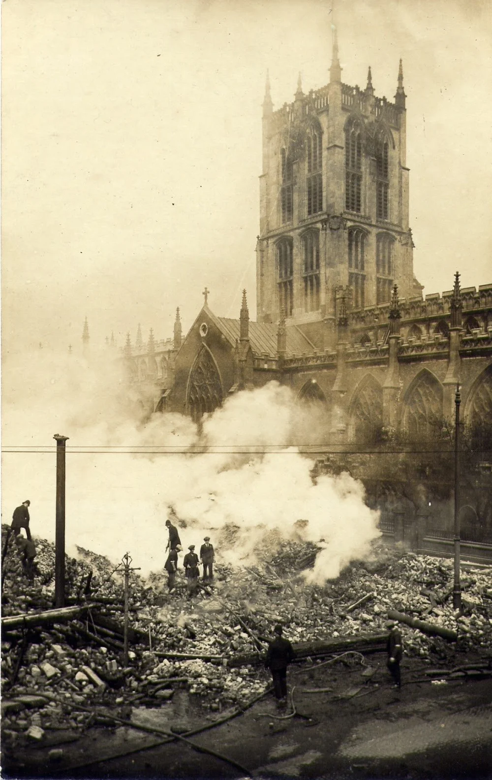 Pals, street shrines and Zeppelin raids: Hull in the First World War ...