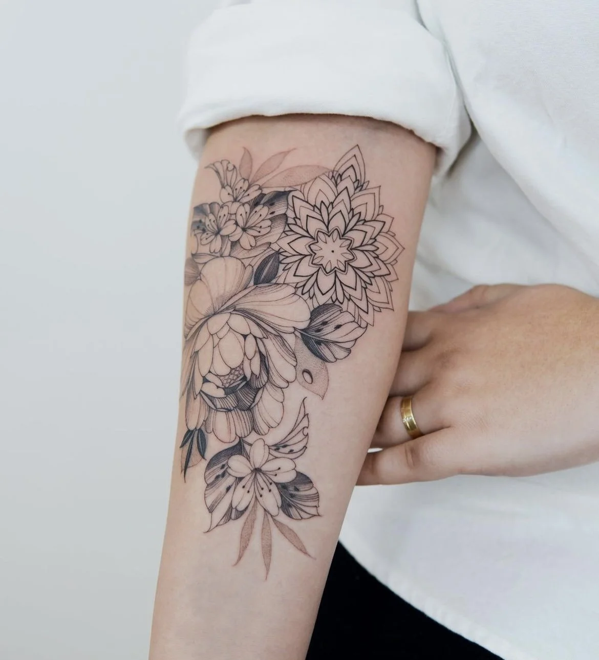 31 Stunning Flower Tattoos to Get You in the Spring Spirit — Tattd ...