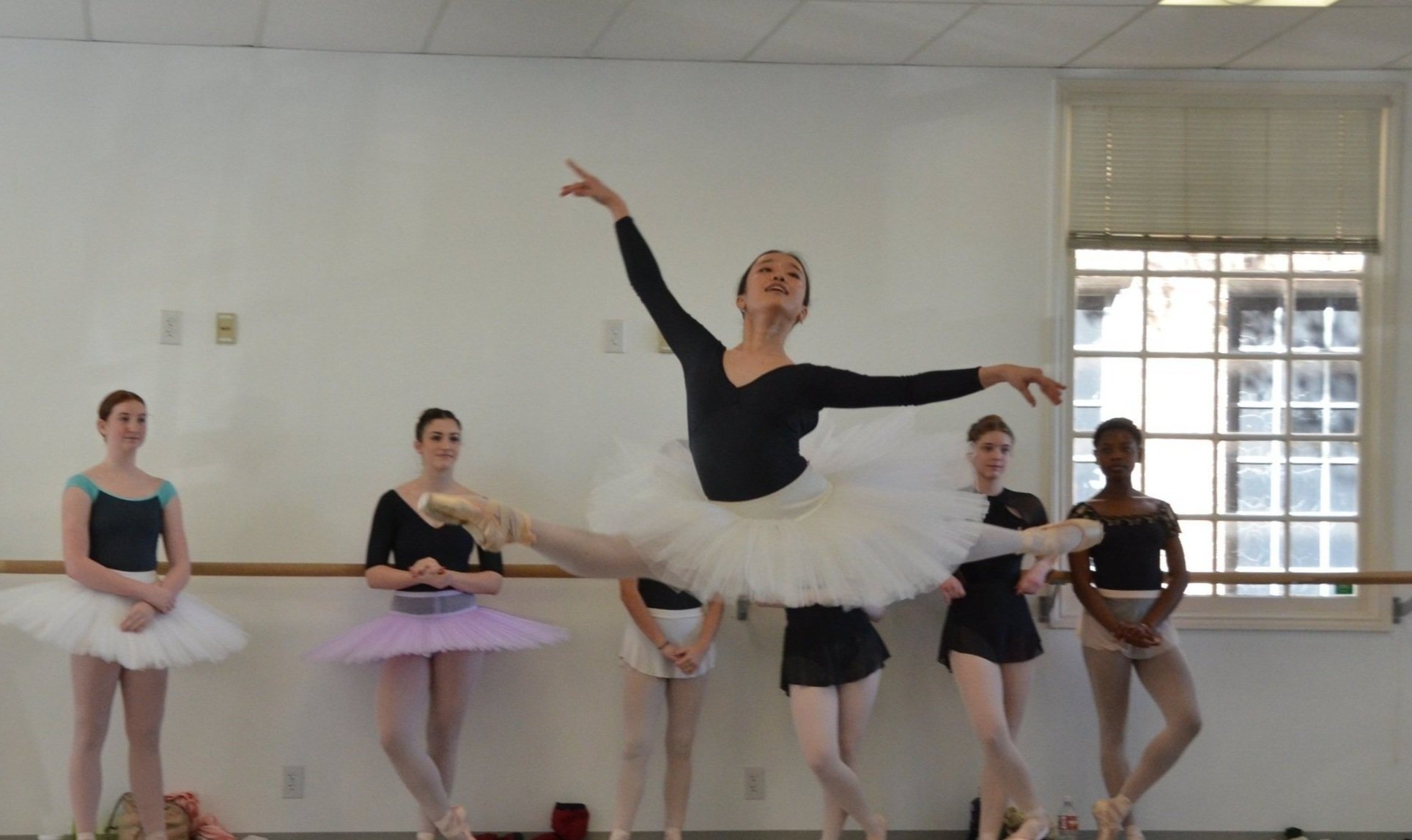 BALLET TERMS 101: How to do a Brisé or Brisé Volé — DeCruz Ballet