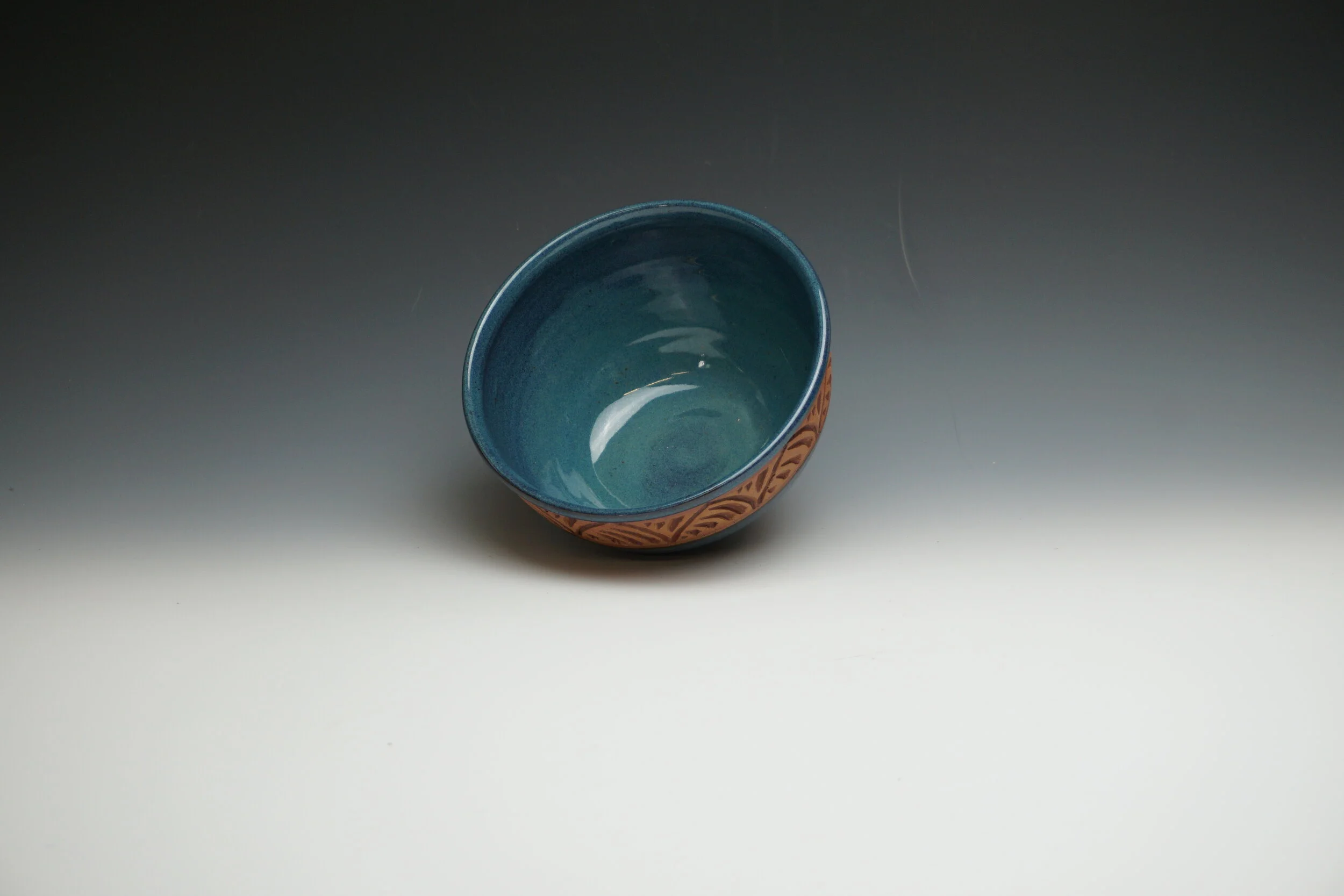 Bowl sm - carved — Renata Mastroti Pottery
