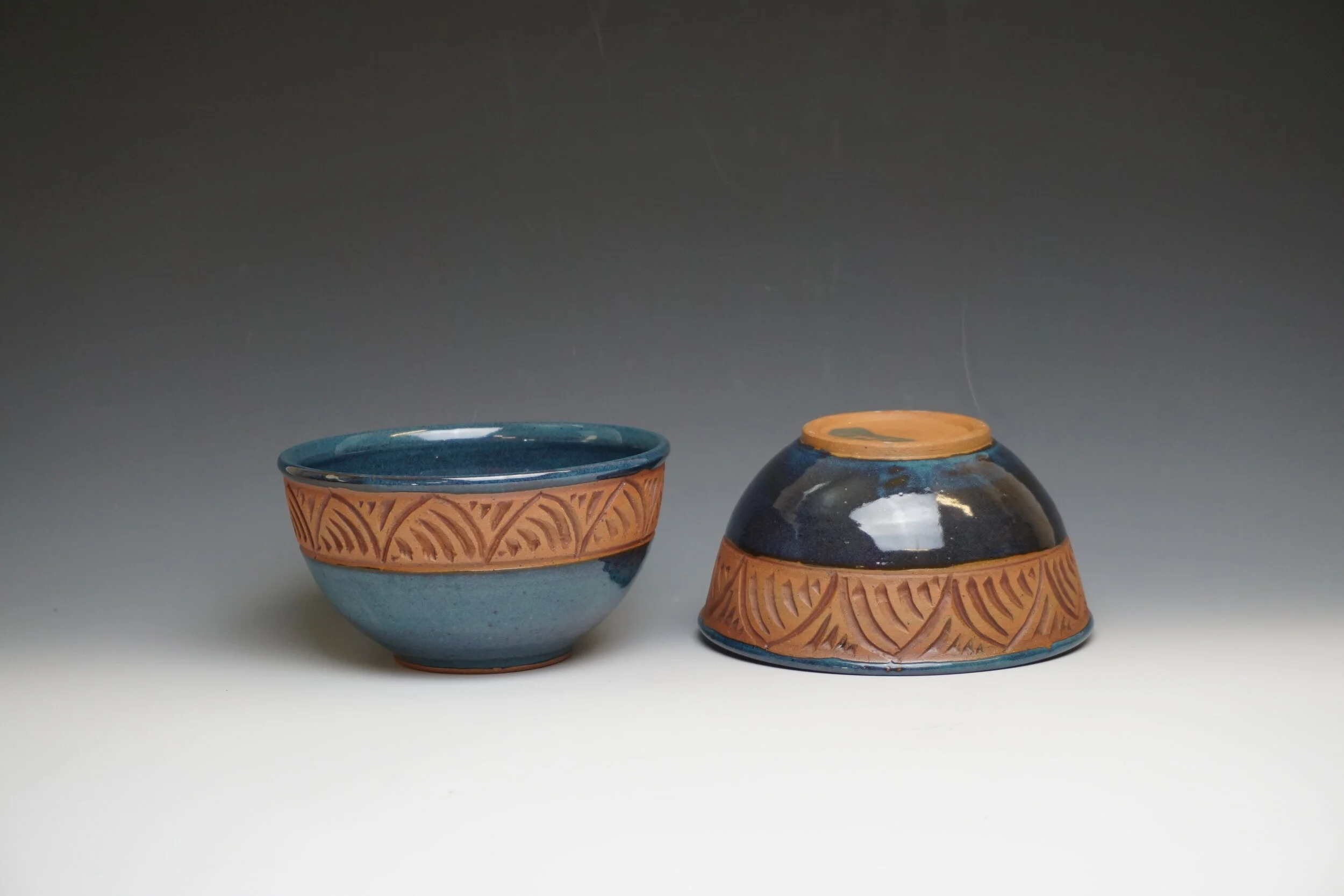 Bowl sm - carved — Renata Mastroti Pottery