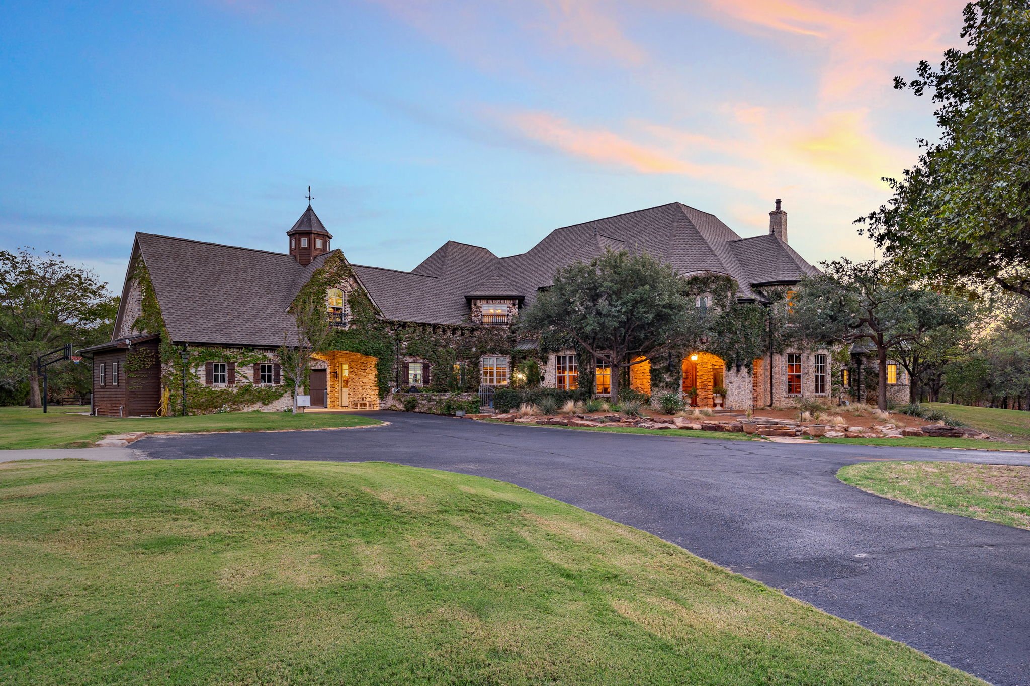 TEXAS — Compass Luxury