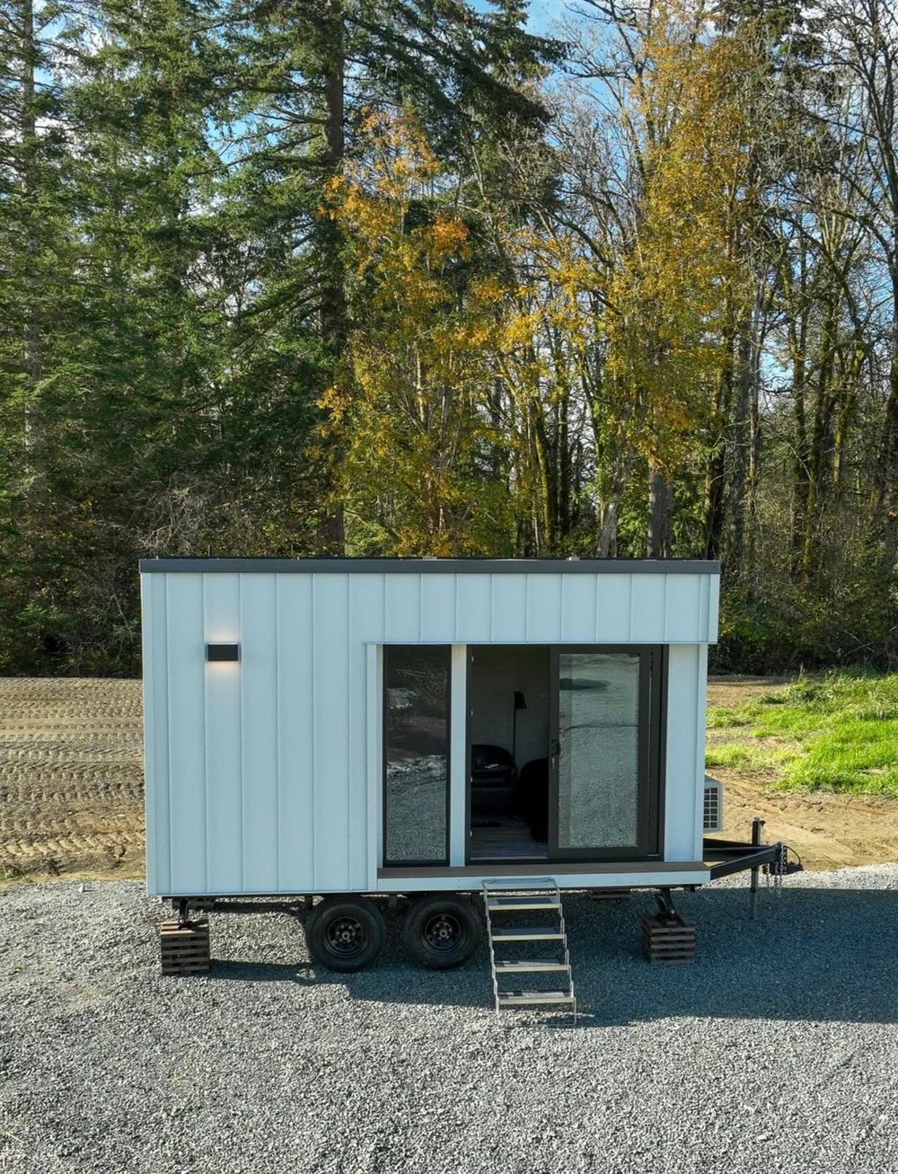 On wheels - Trailer extra | Mini Office backyard pods, outdoor man ...