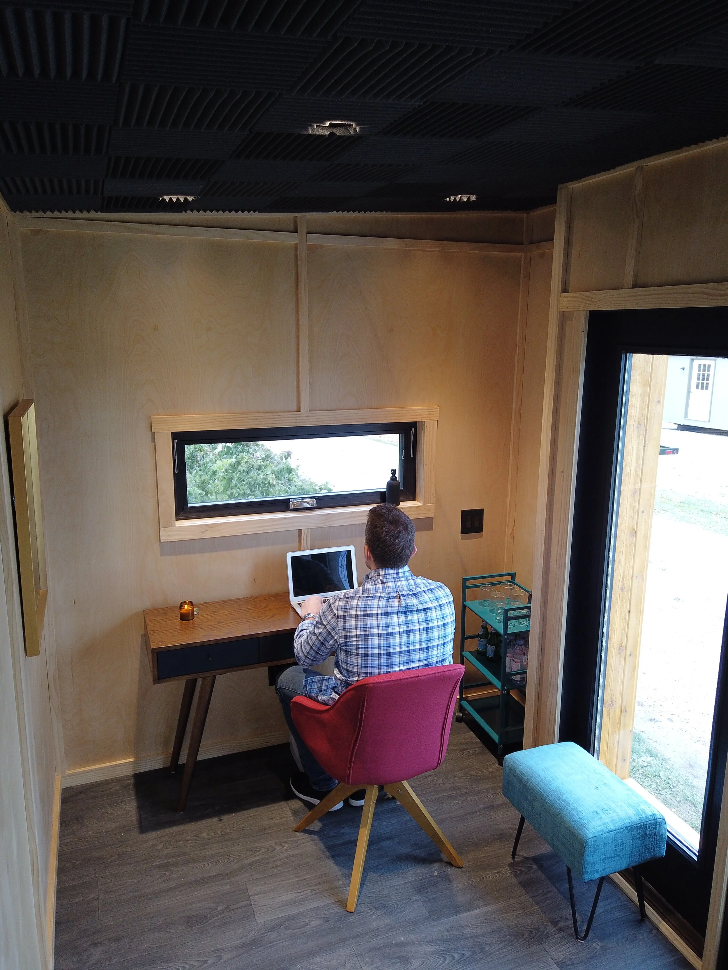 Customize | Mini Office backyard pods, outdoor man caves and she sheds ...