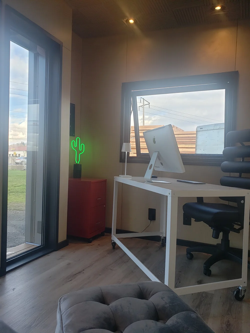 Customize | Mini Office backyard pods, outdoor man caves and she sheds ...