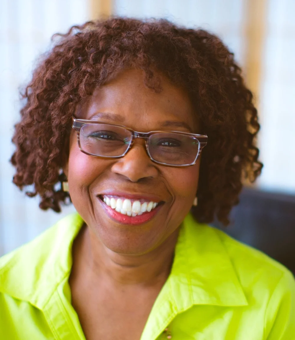 Our Team — Glowmundo