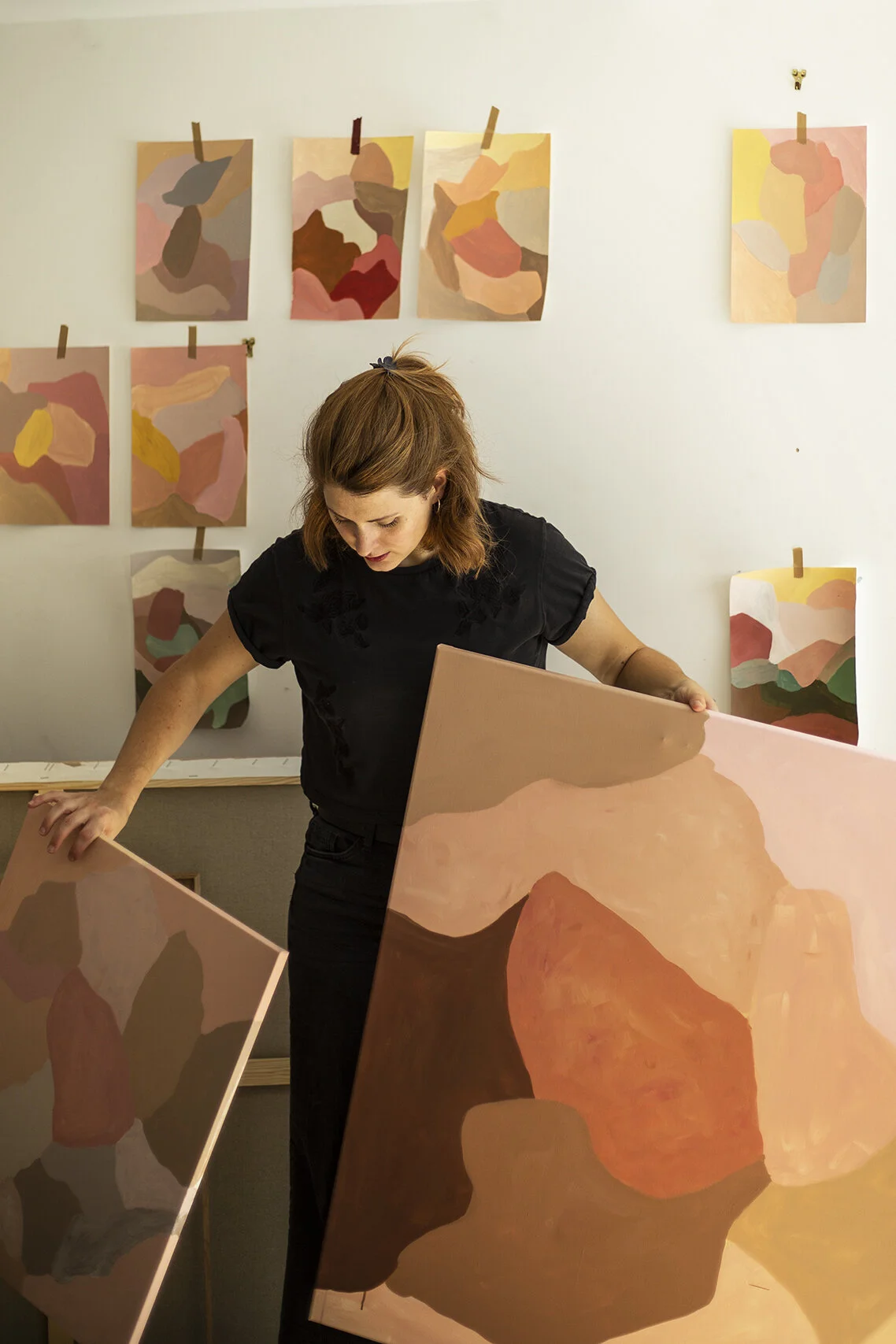 Andrea is a contemporary artist and painter based in Paris