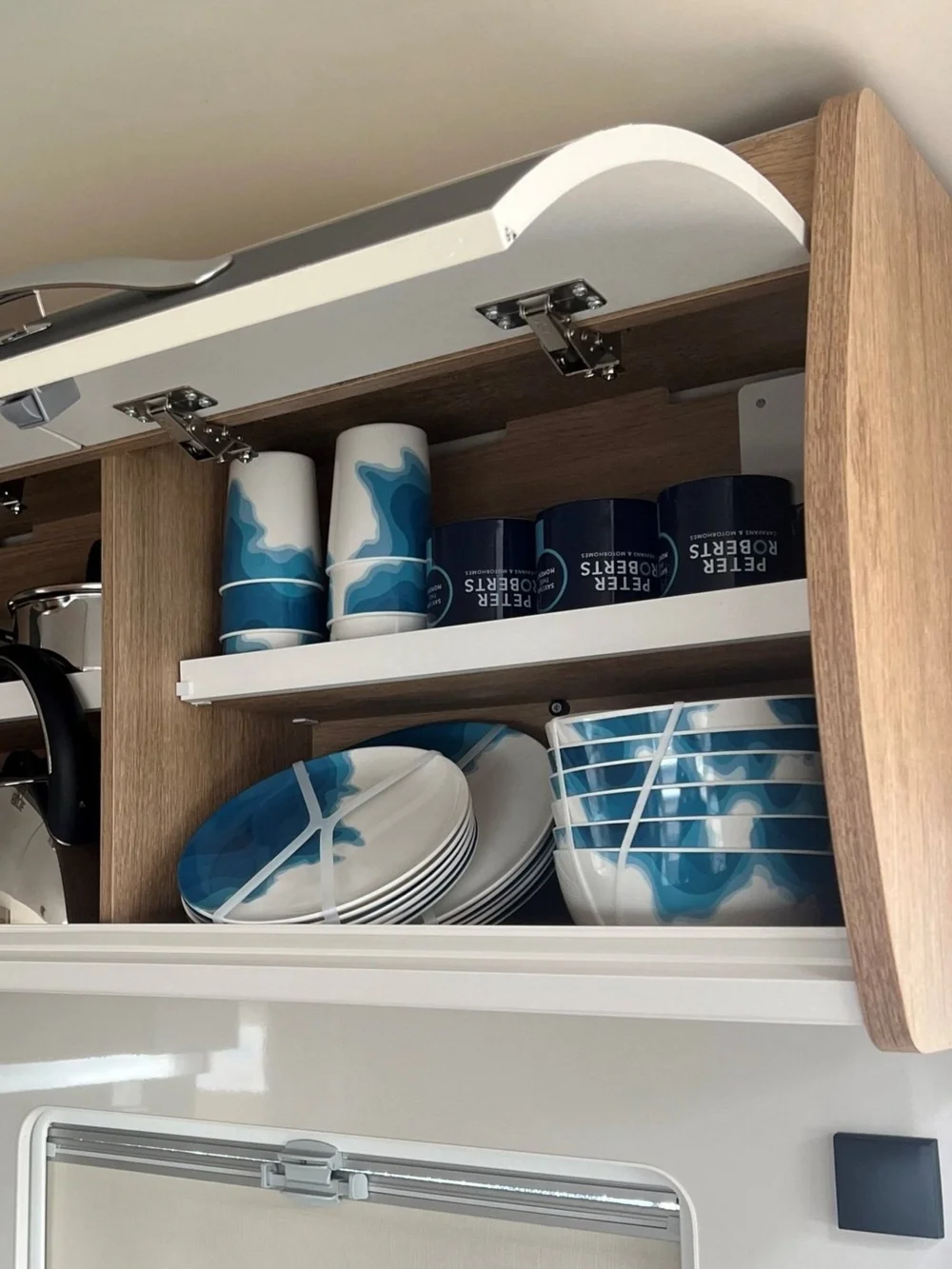 2B RT Livingstone HIRE — Peter Roberts Motorhomes & Caravans