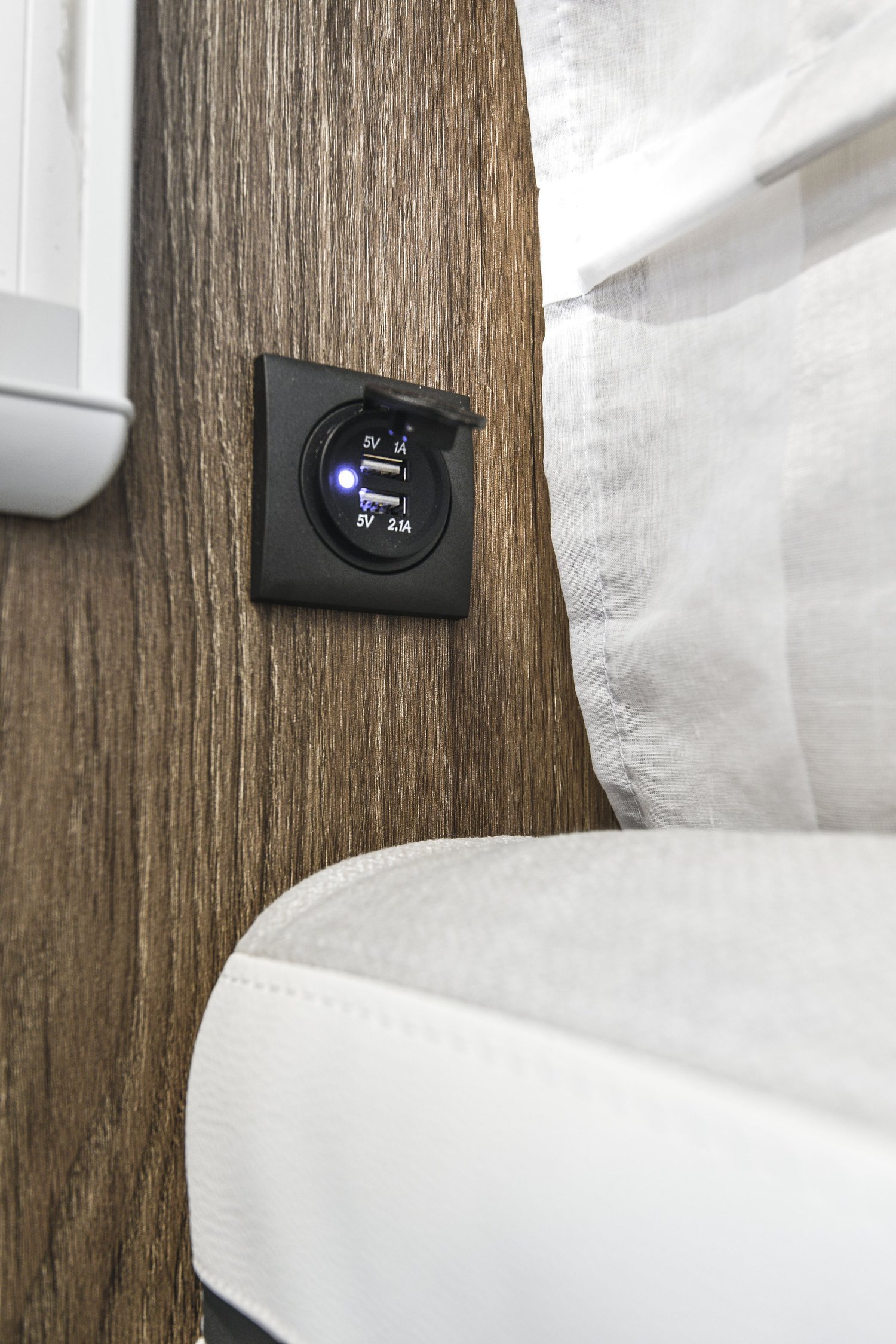 4B 2024 RT T-line 700 — Peter Roberts Motorhomes & Caravans