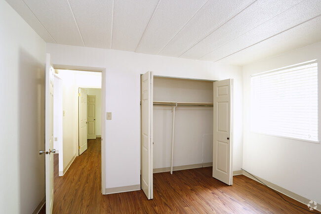 Hawksworth Gardens — Westgate