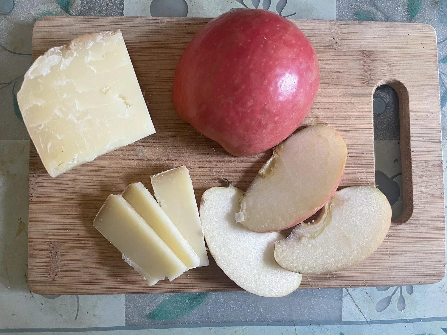 How to Pair Goat Cheeses with Apples | The Cheese Professor