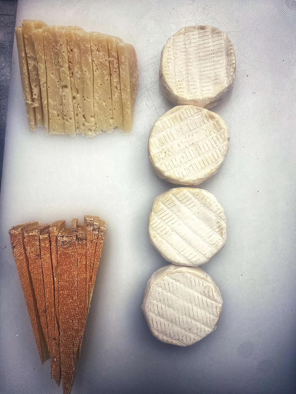 5 Steps to Making a Stunningly Beautiful Cheese Board | The Cheese ...