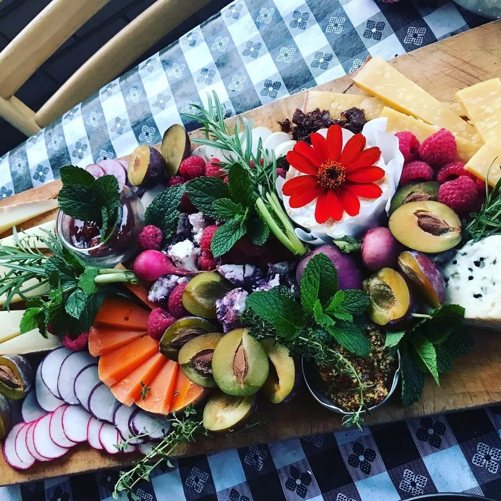 5 Steps to Making a Stunningly Beautiful Cheese Board | The Cheese ...