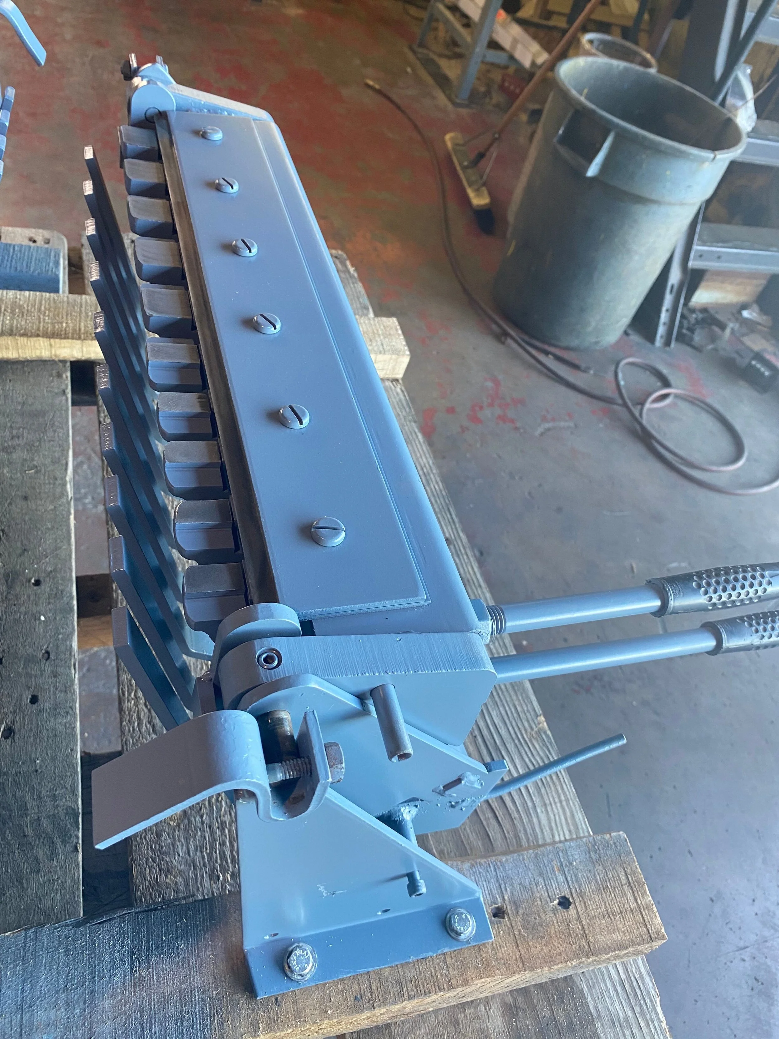 CLEAT BENDER — Used Machines — Red River Machinery Inc