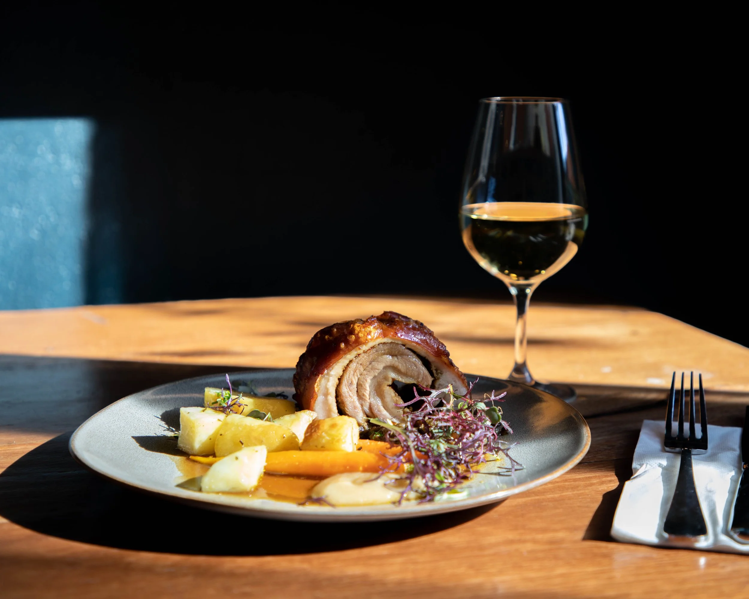 Kent Hotel | Front Bar, Dining Room & Private Events