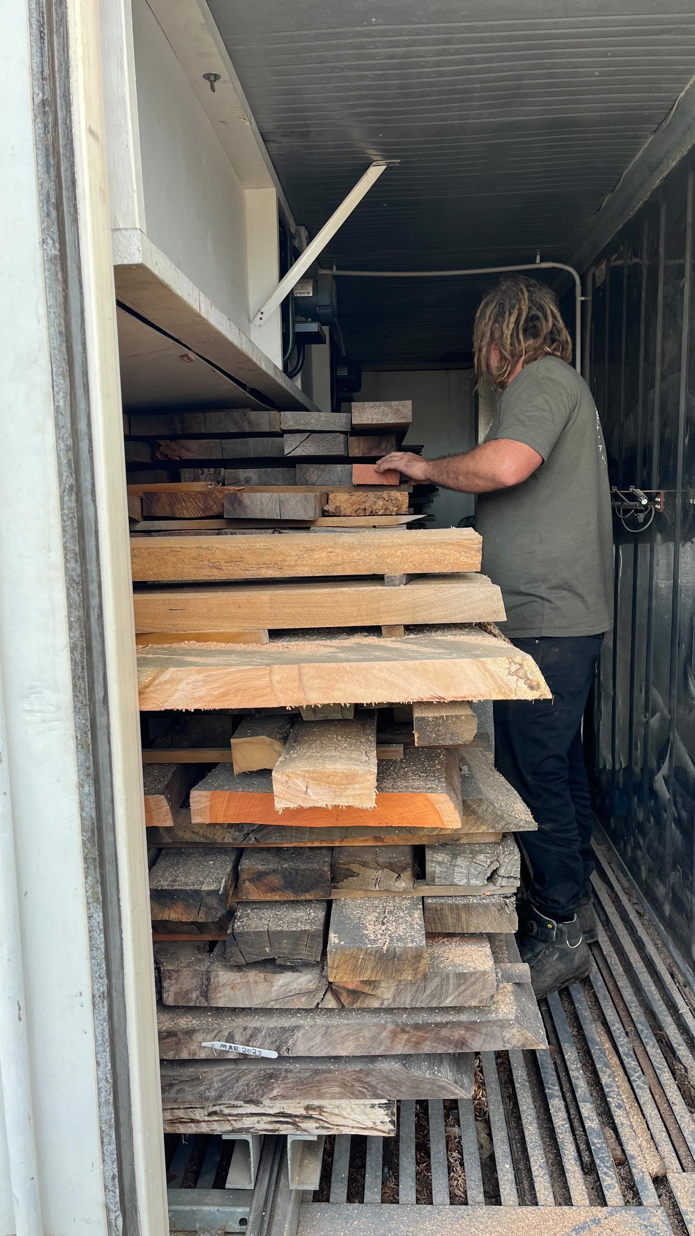 How to finish a timber slab. — The Wood Project