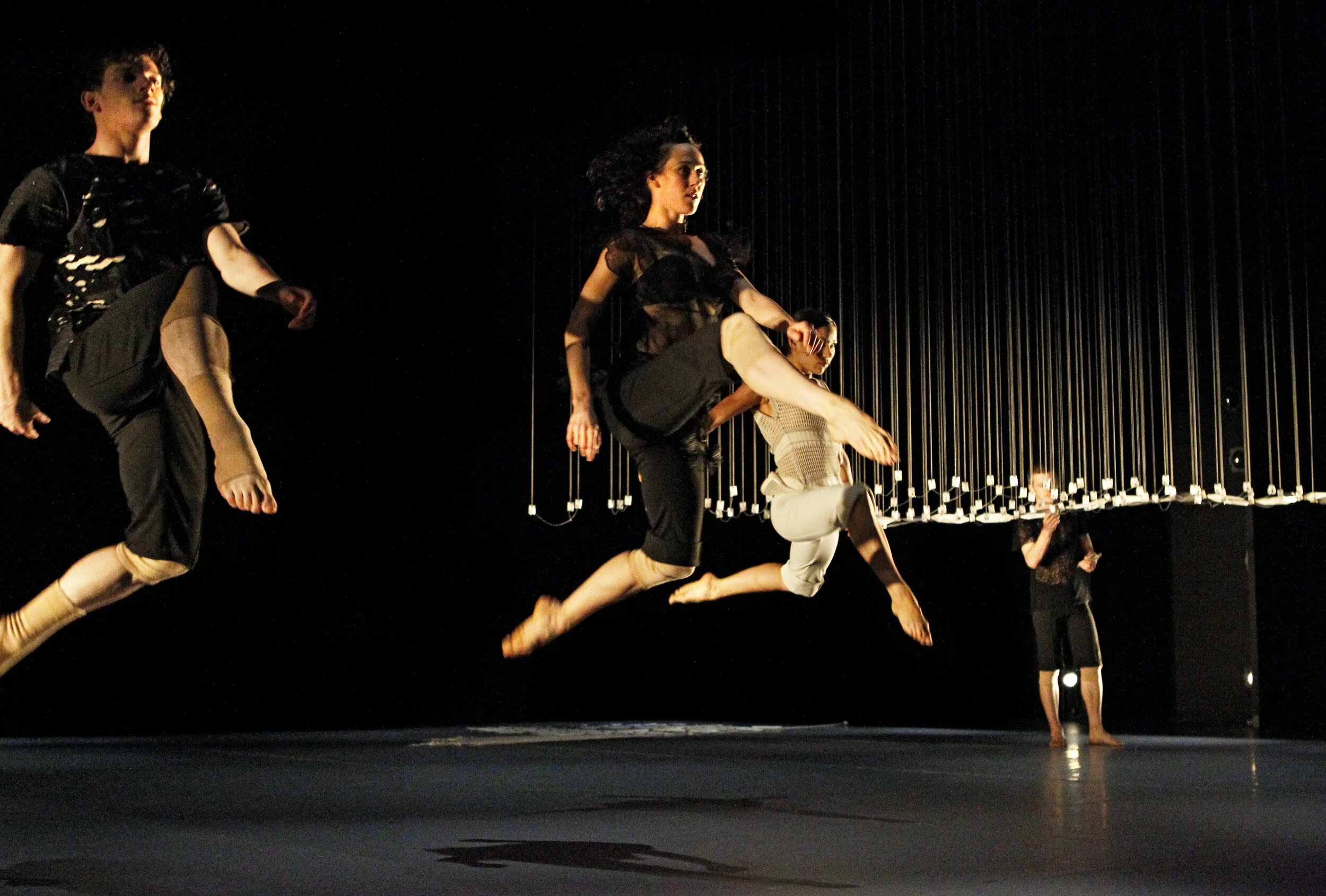 Connected 2011 — Chunky Move Archive