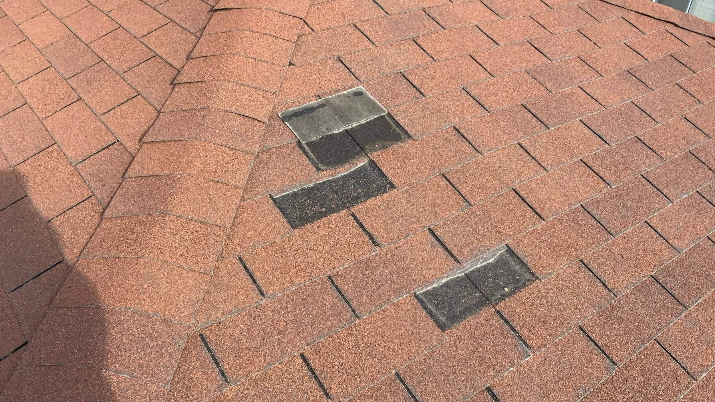 5 Obscure and Alarming Warning Signs That Your Roof is Damaged