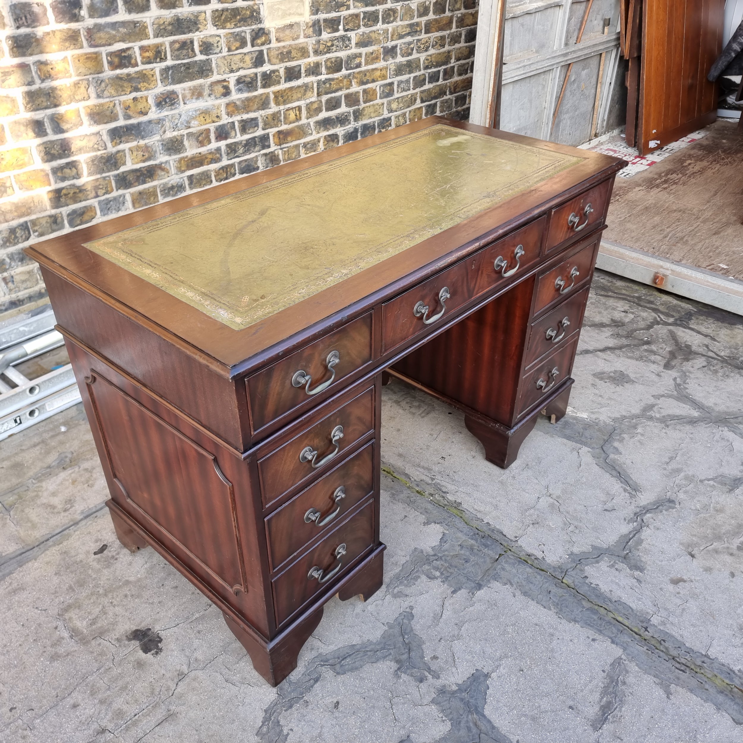 Desks — RG Scott Furniture Mart