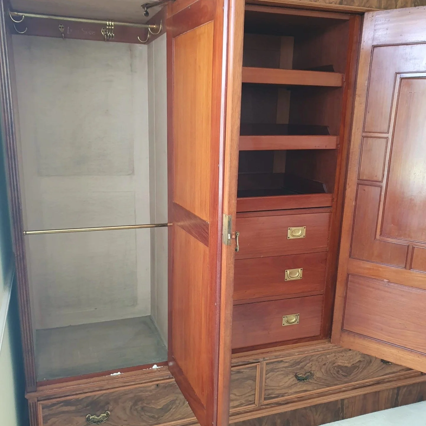 £285 breakfront triple wardrobe with middle section drawers and slides ...