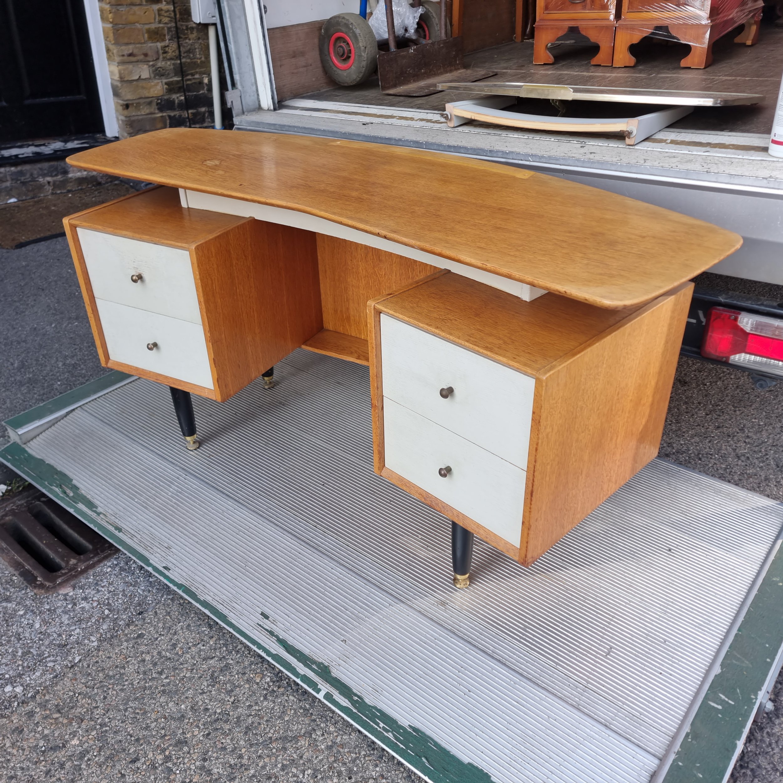 Desks — RG Scott Furniture Mart