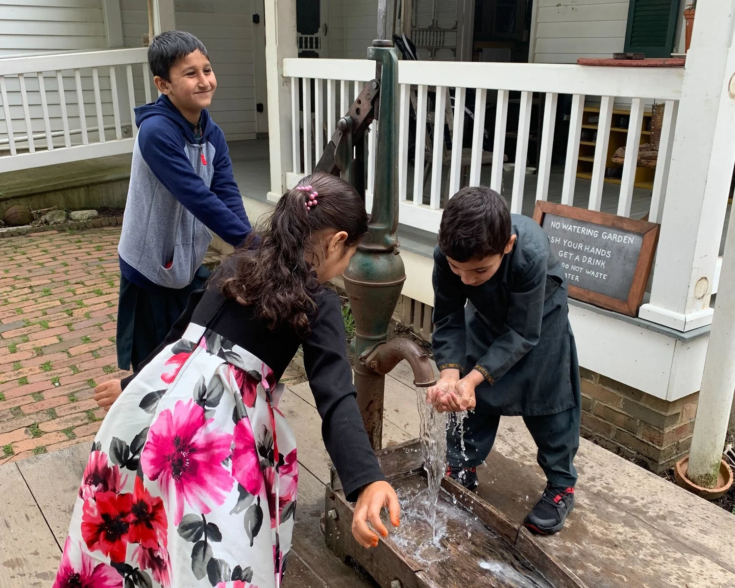 VOLUNTEER — Riverview International Center