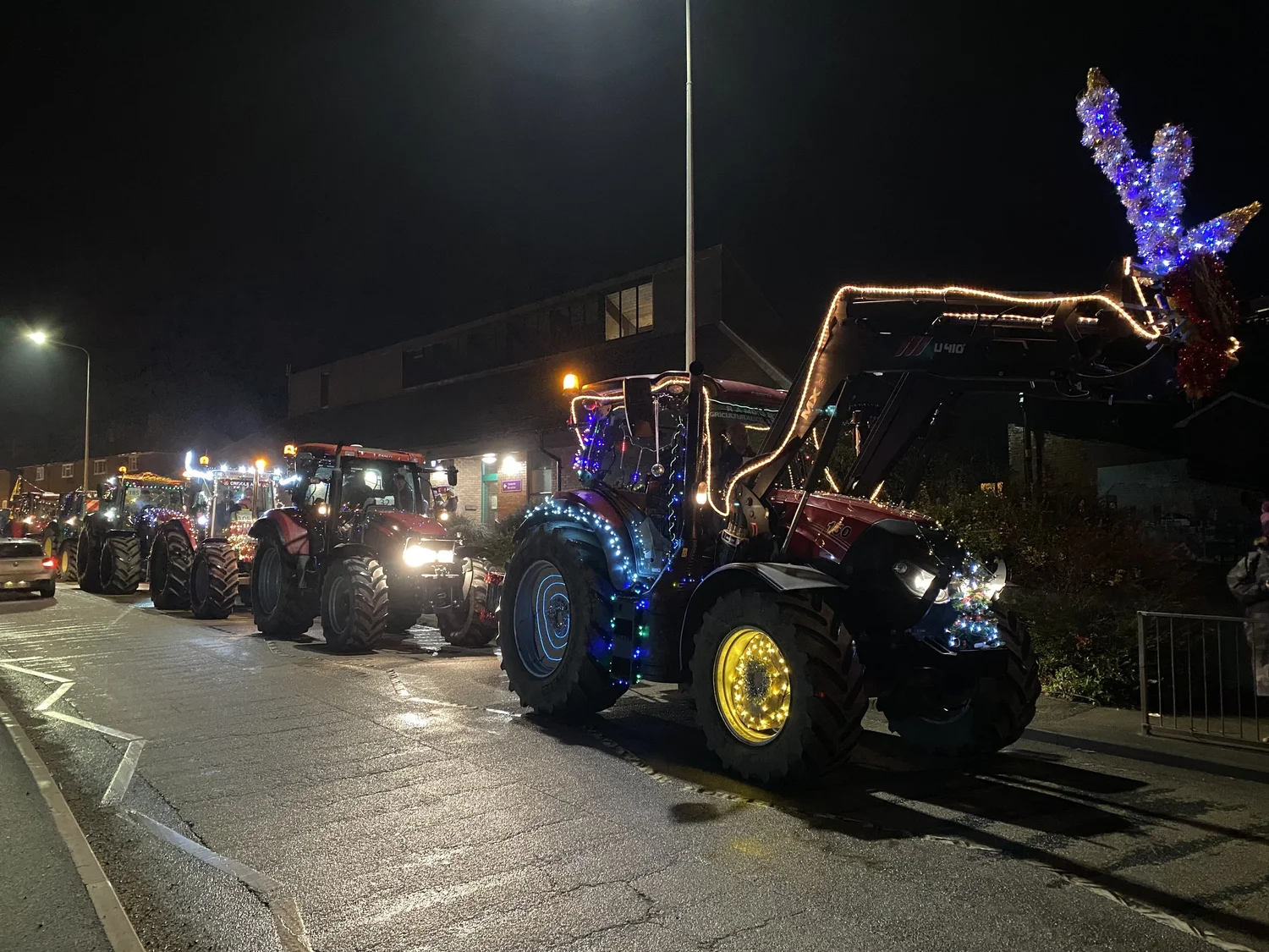 Welshpool’s Illuminated Christmas Tractor Run raises thousands for the ...
