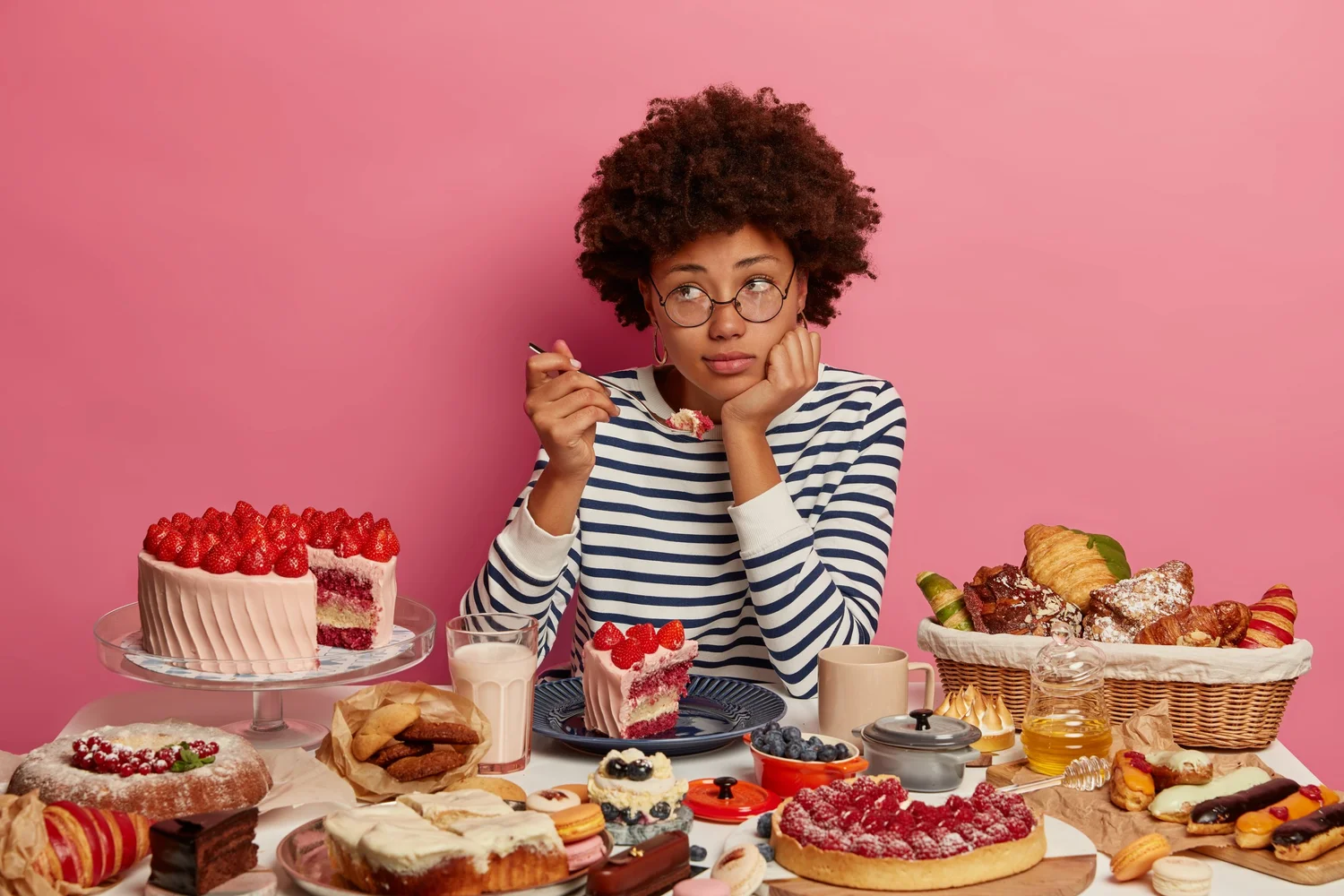 Emotional Eating Guide: Types, Consequences & How To Stop It ...