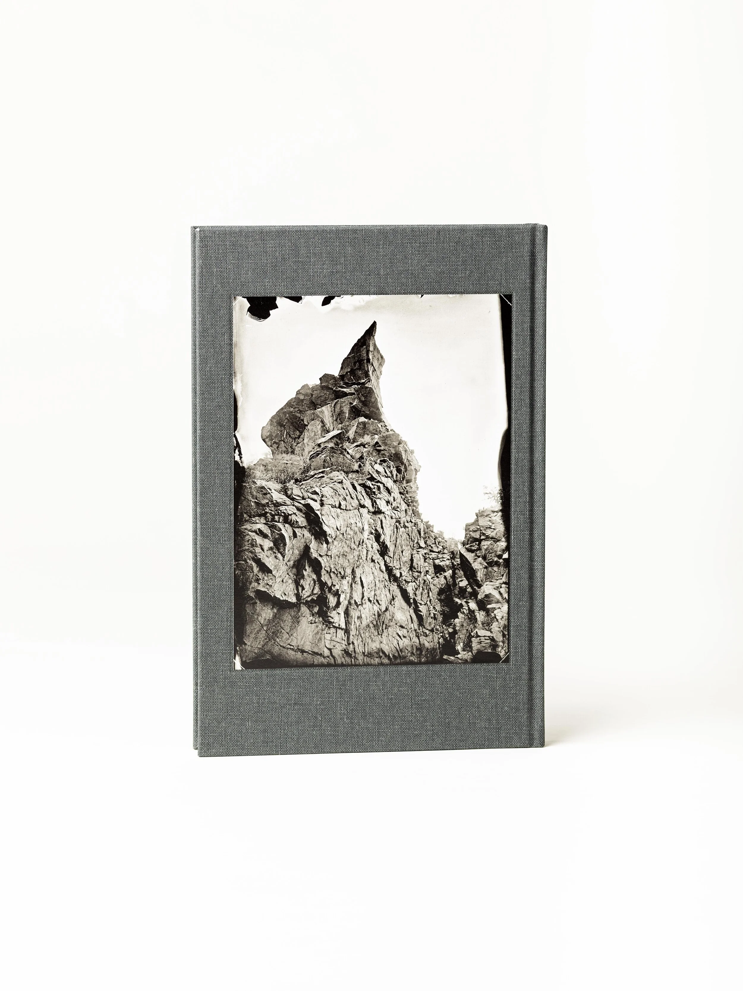 Tomas van Houtryve: Lines and Lineage — Radius Books