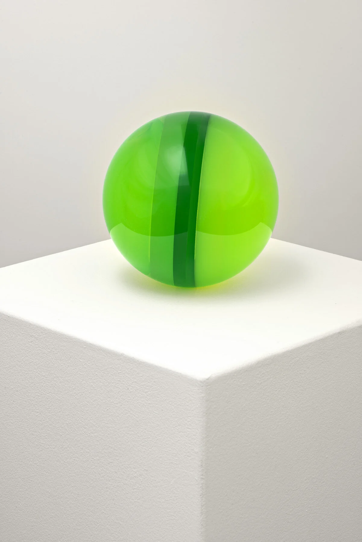 Helen Pashgian: Spheres and Lenses — Radius Books