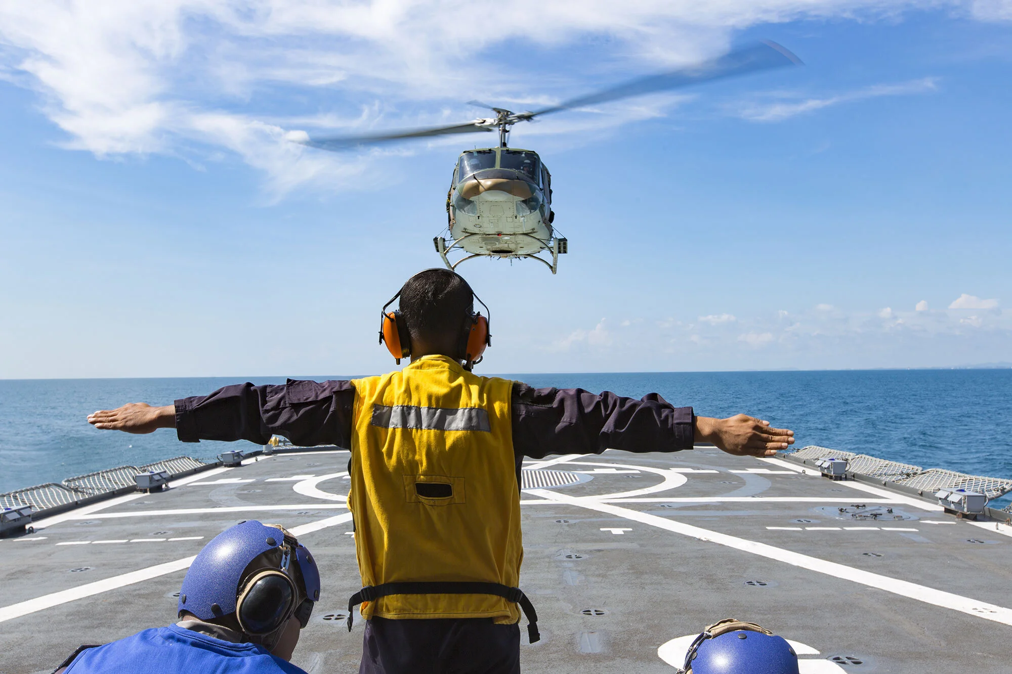 Helicopter Landing on a Moving Frigate — Vorcat