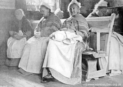 What to Wear? The Clothes of Victorian Working-Class Women — Eternal ...